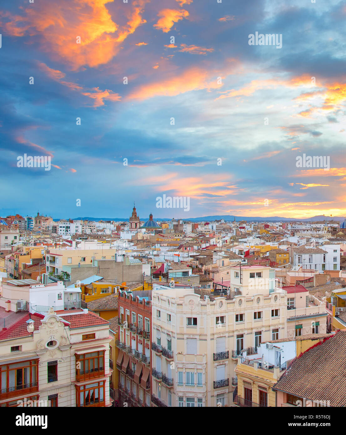 City street sunset aerial fly hi-res stock photography and images - Alamy