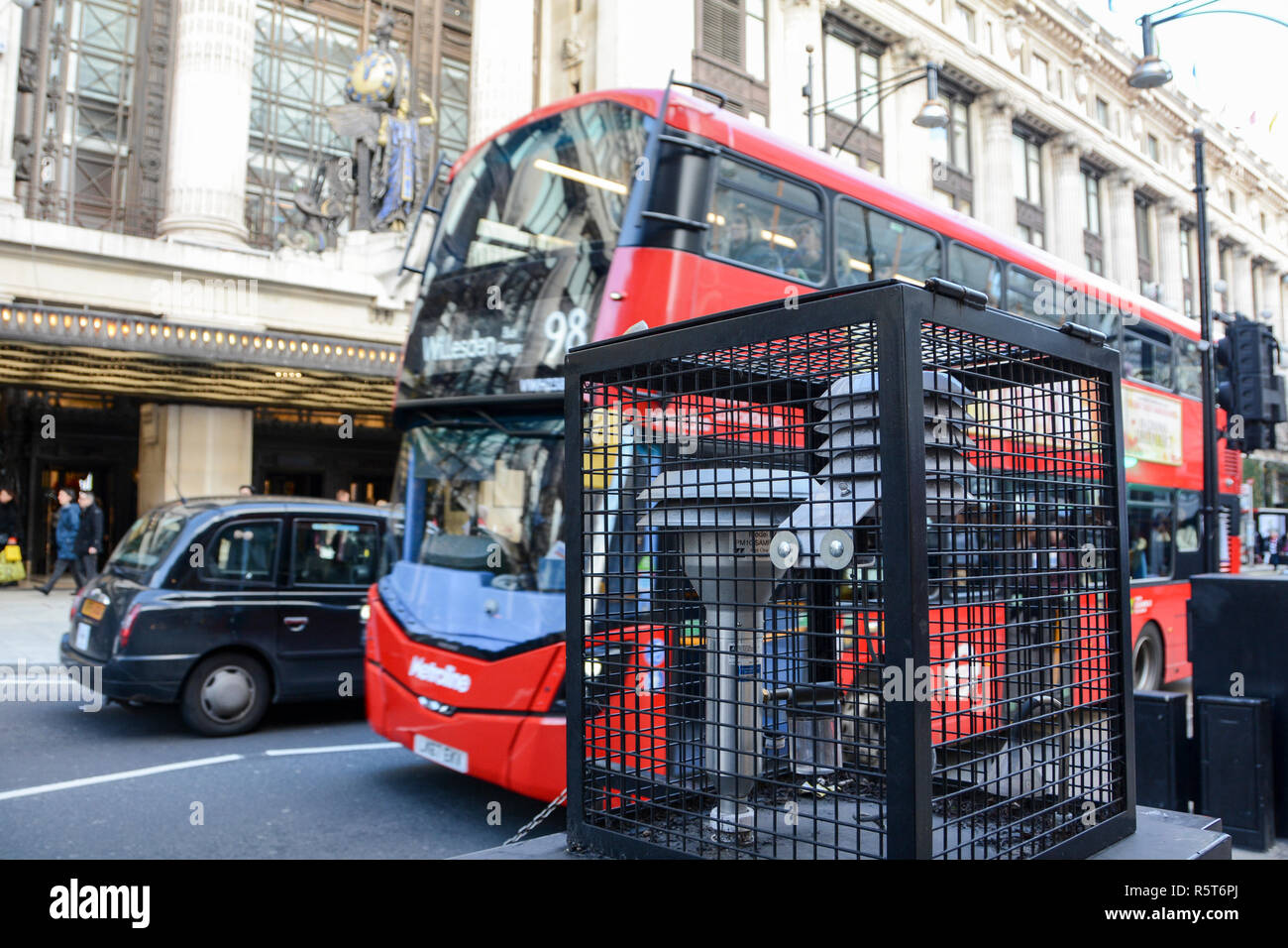 Air pollution monitor on Oxford Street, London, UK Stock Photo - Alamy
