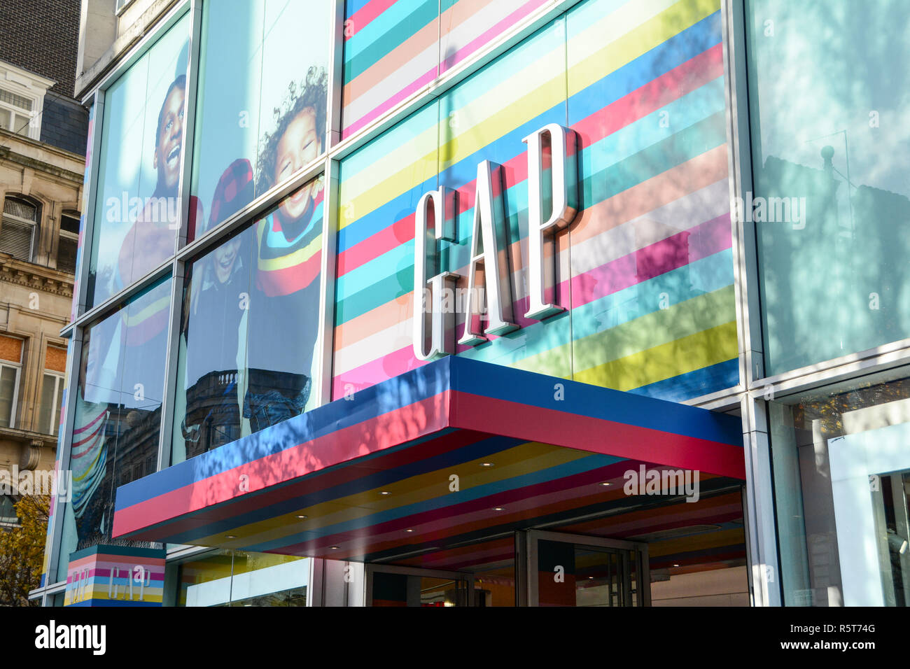 Logo gap london hi-res stock photography and images - Alamy