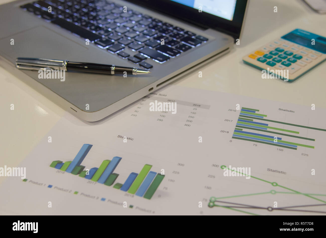 Laptop and a chart hi-res stock photography and images - Alamy