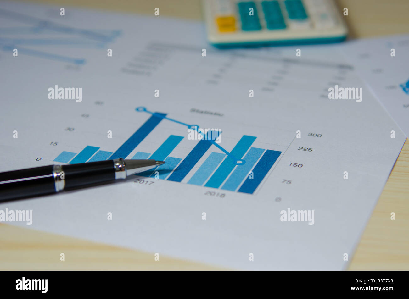 Graphs analysis hi-res stock photography and images - Alamy