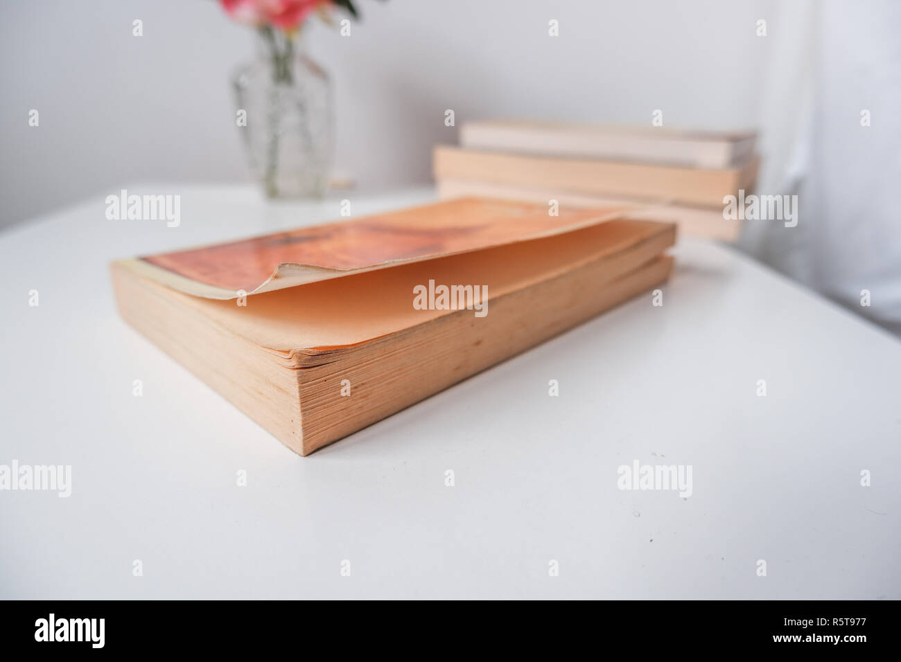 Old books spine table hi-res stock photography and images - Alamy