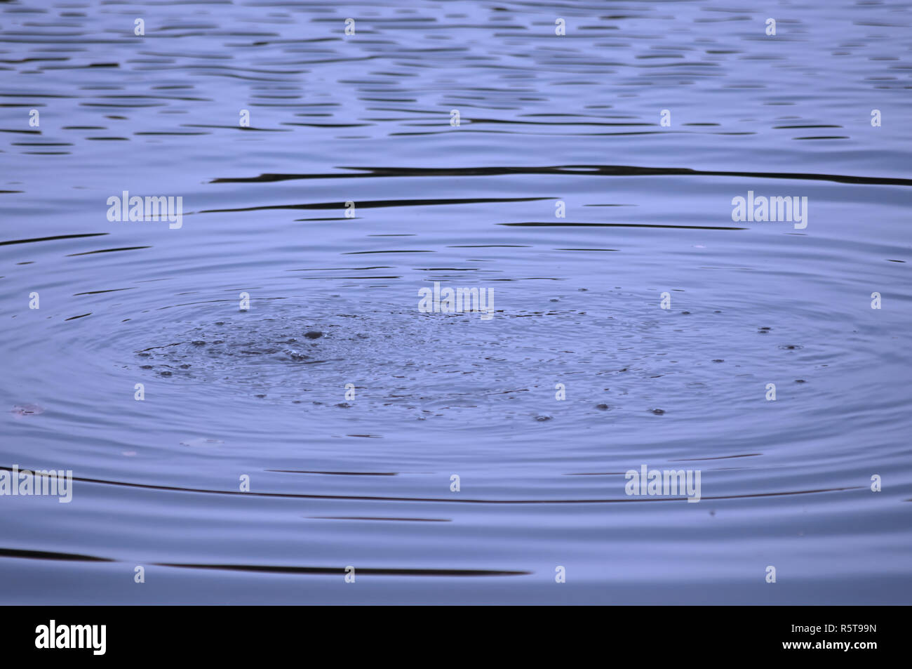 Circular water waves hi-res stock photography and images - Alamy