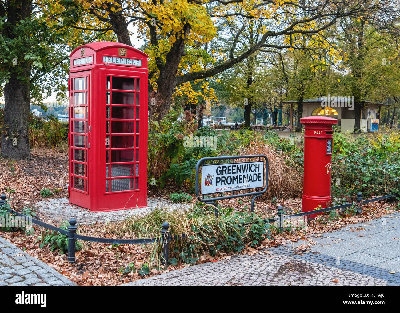 English red post box hi-res stock photography and images - Alamy