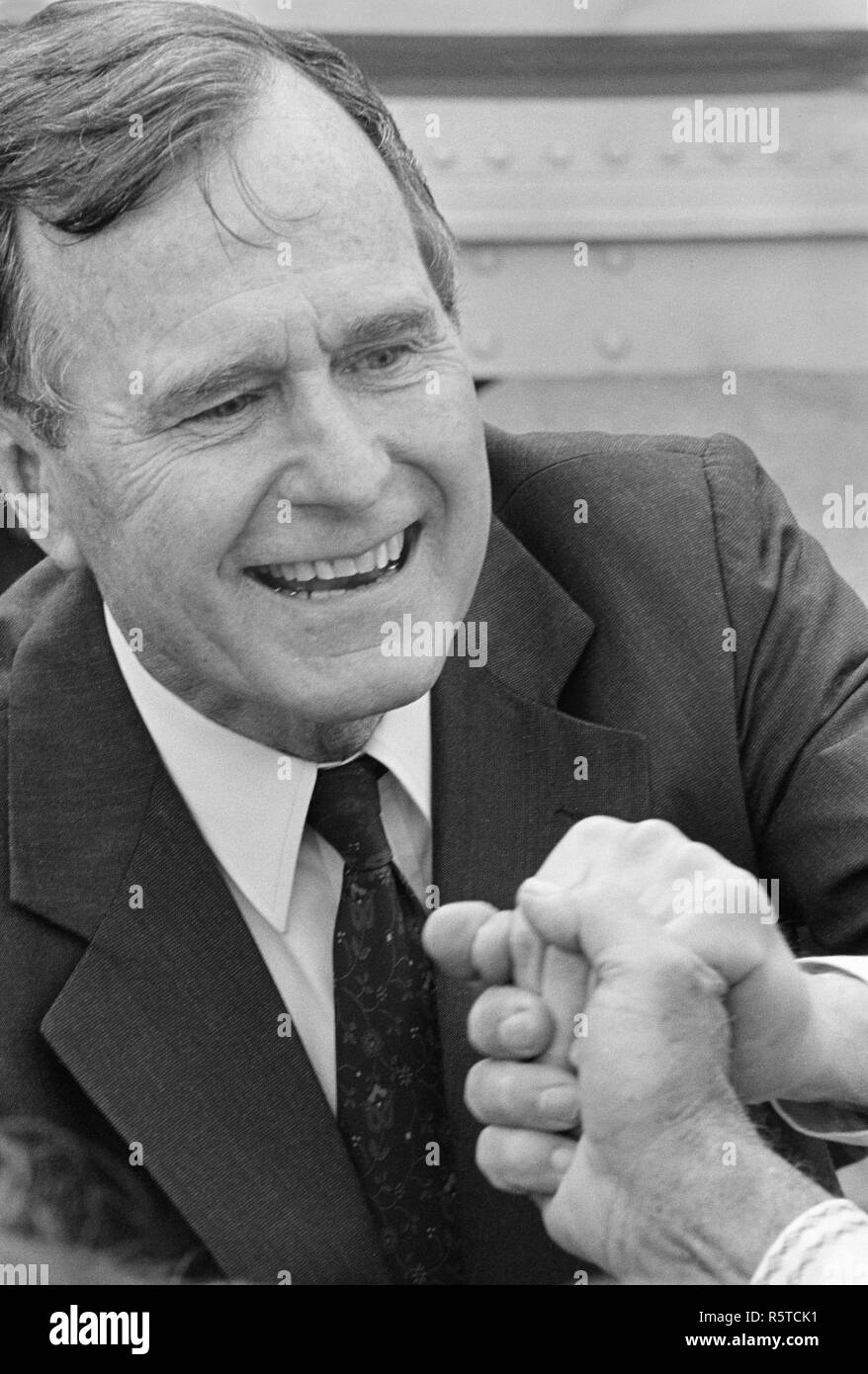 George h bush Black and White Stock Photos & Images - Alamy