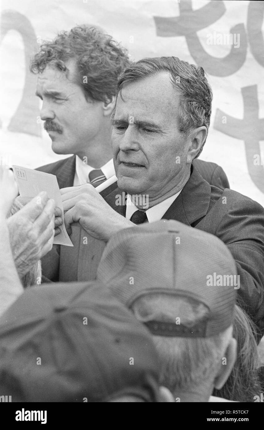 Bush 41 campaign hi-res stock photography and images - Alamy