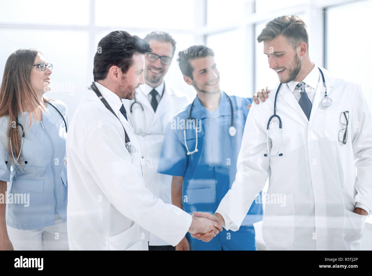 Doctors partners shaking hands hi-res stock photography and images - Alamy