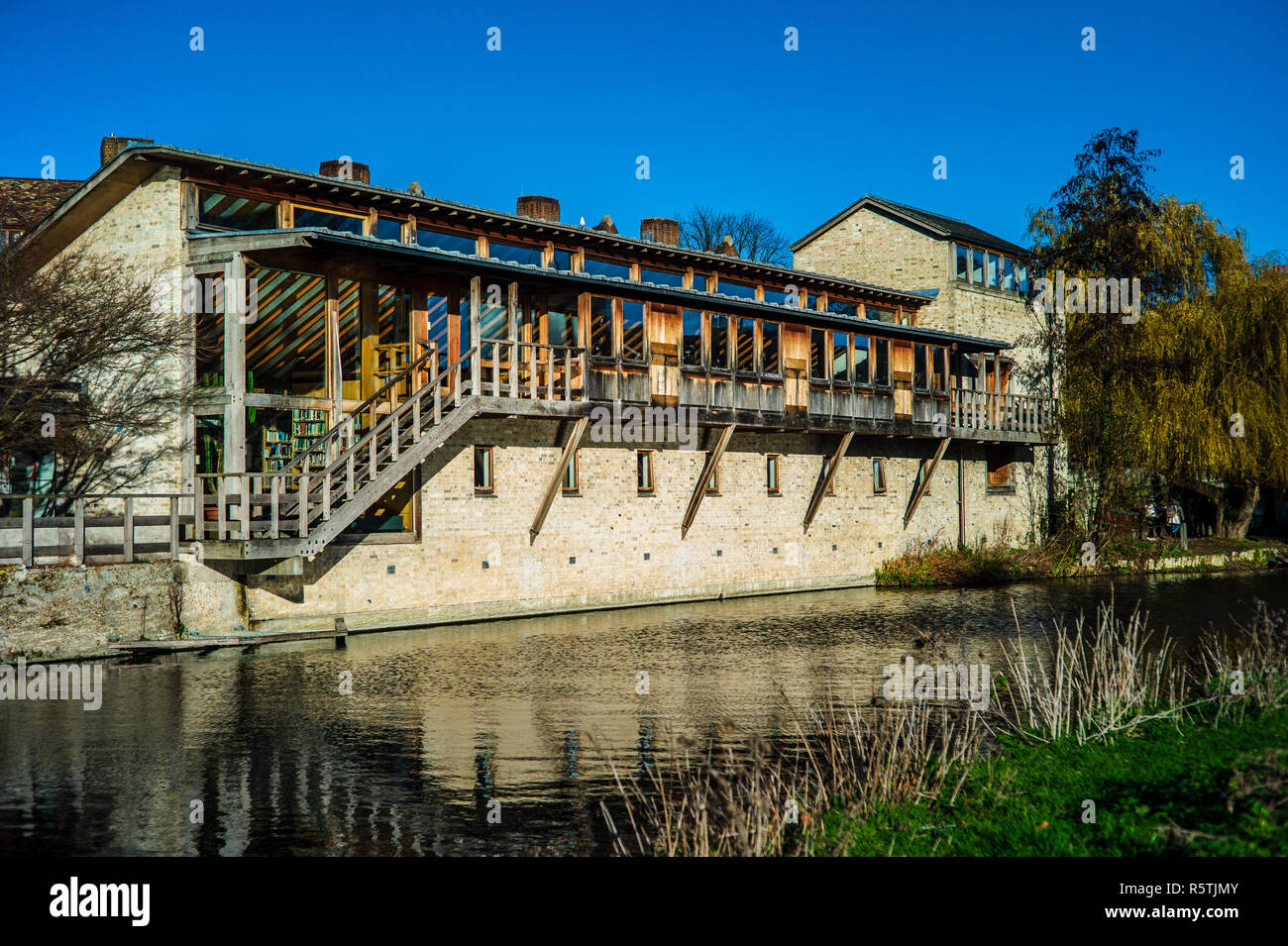Darwin College Study centre in Cambridge on the River Cam. Completed in ...