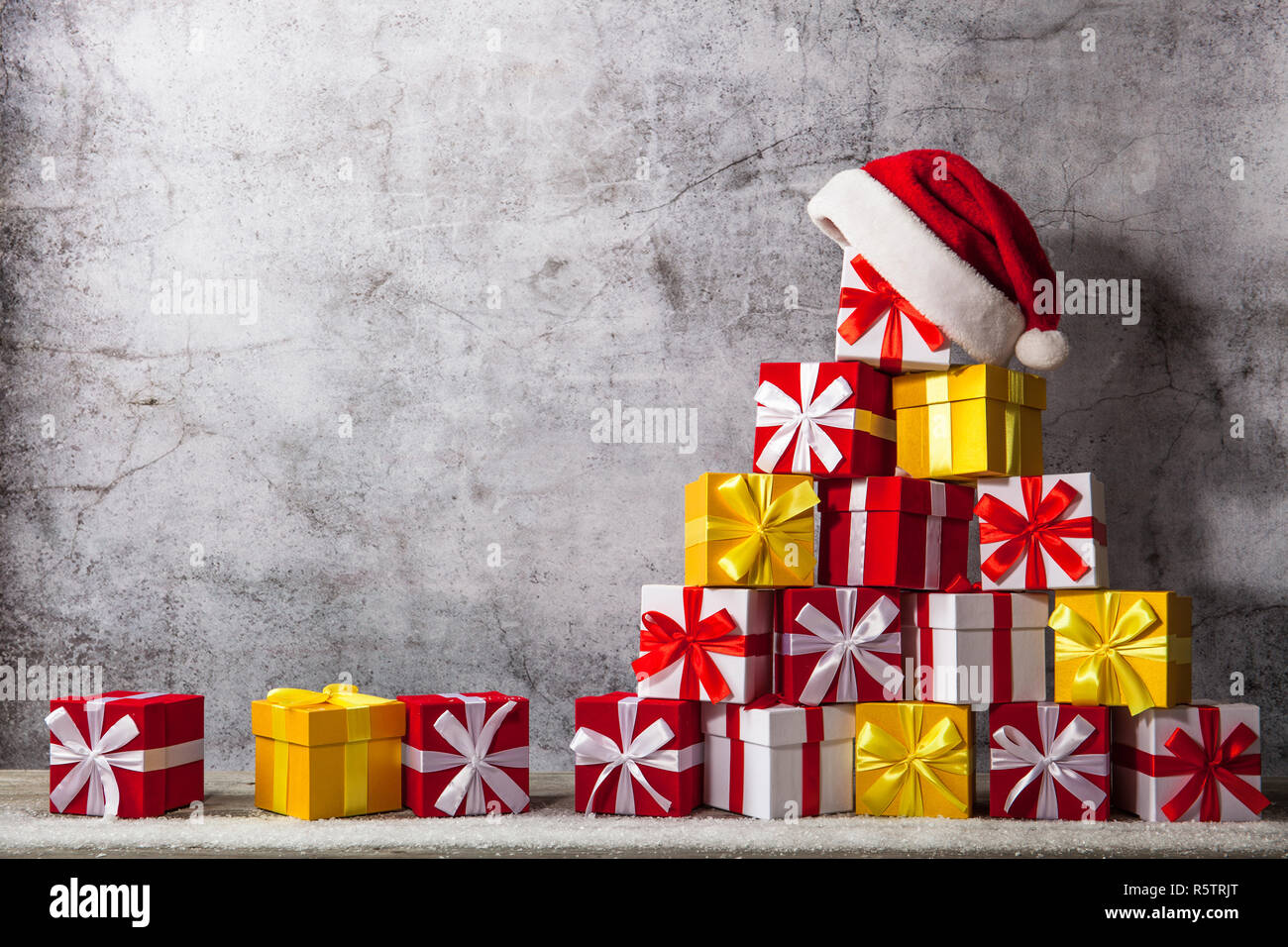 Concrete box shelf hi-res stock photography and images - Alamy