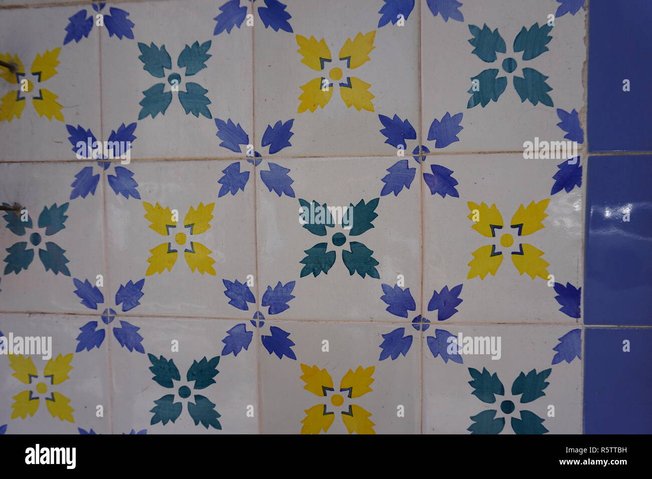 Azulejo simple hi-res stock photography and images - Alamy