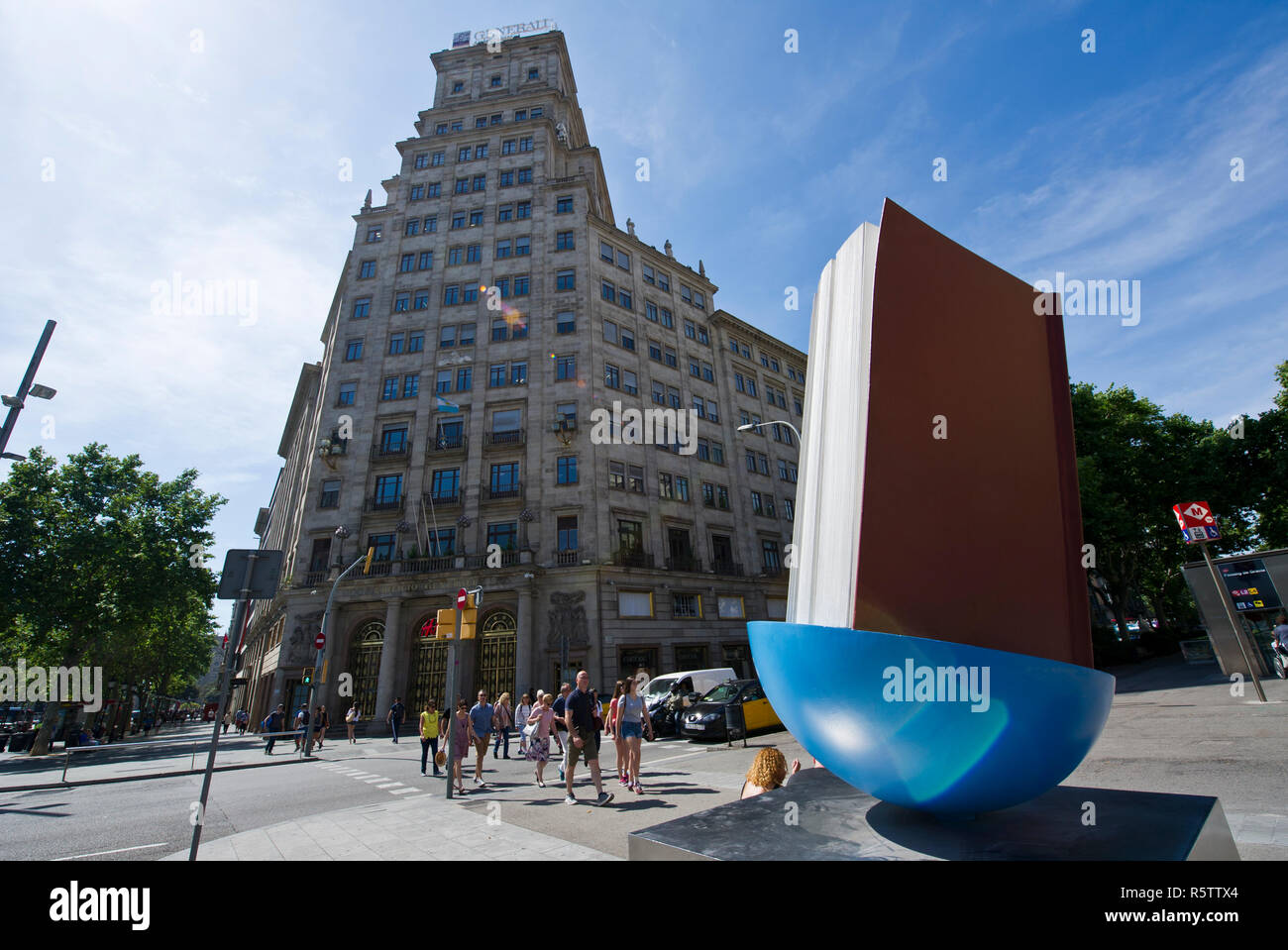 Giant book sculpture barcelona hi-res stock photography and images - Alamy