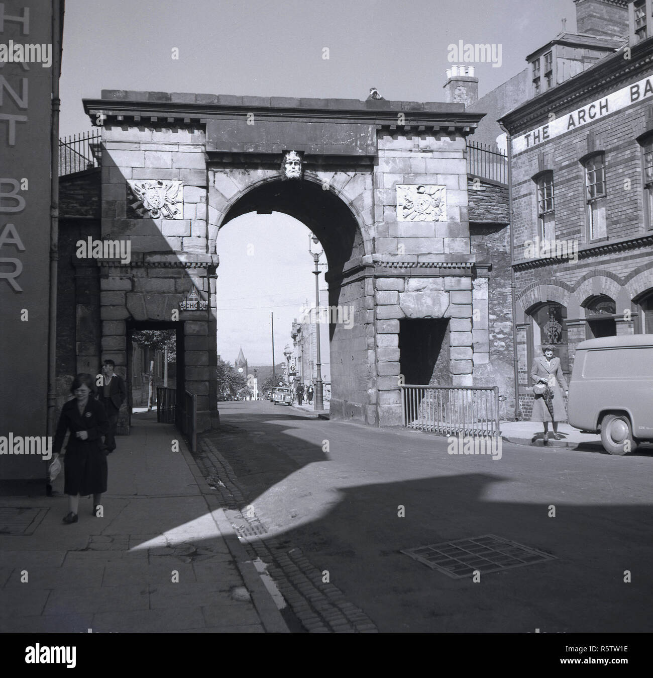 Londonderry ireland 1950 hi-res stock photography and images - Alamy