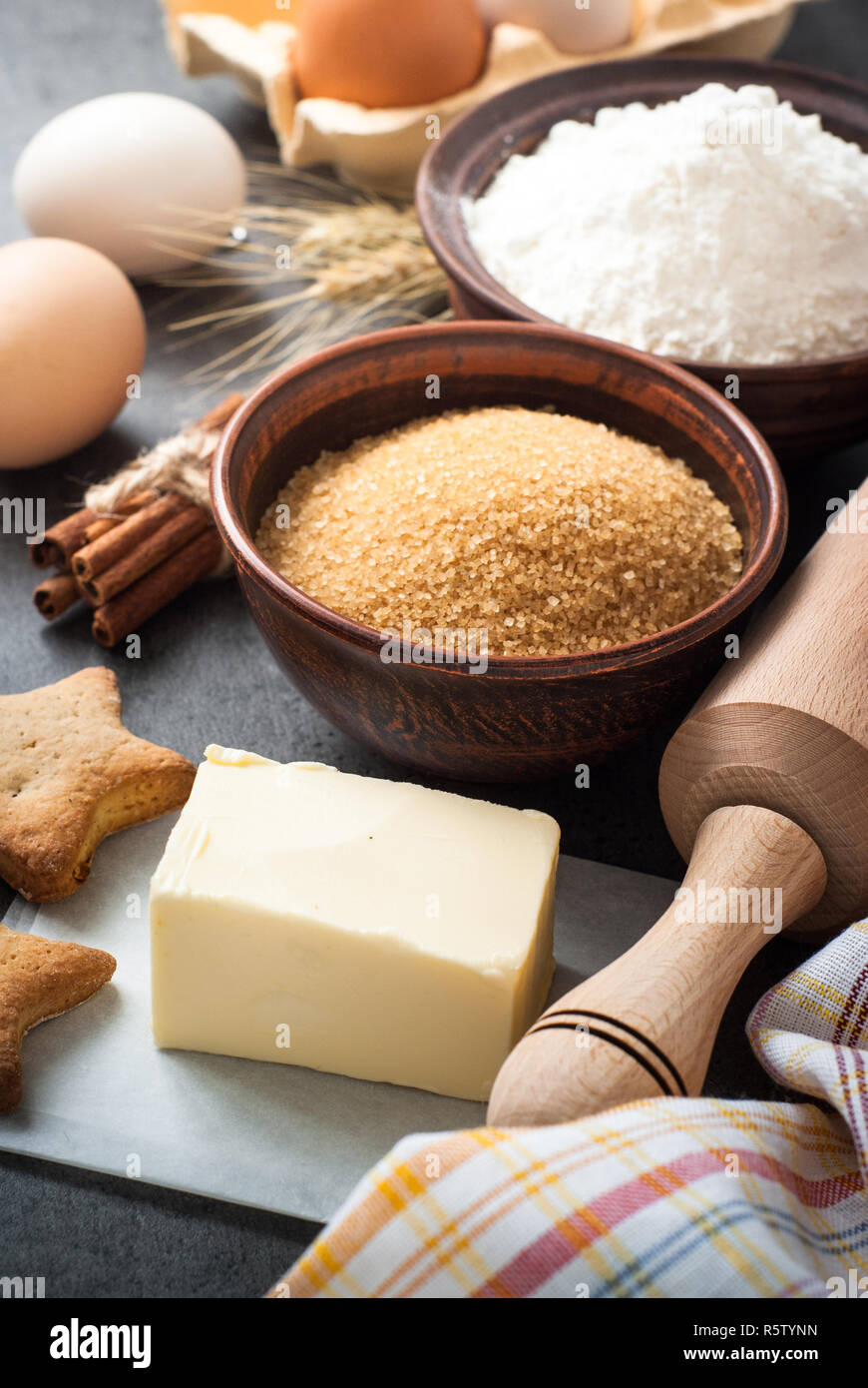 Cooking and baking hi-res stock photography and images - Alamy