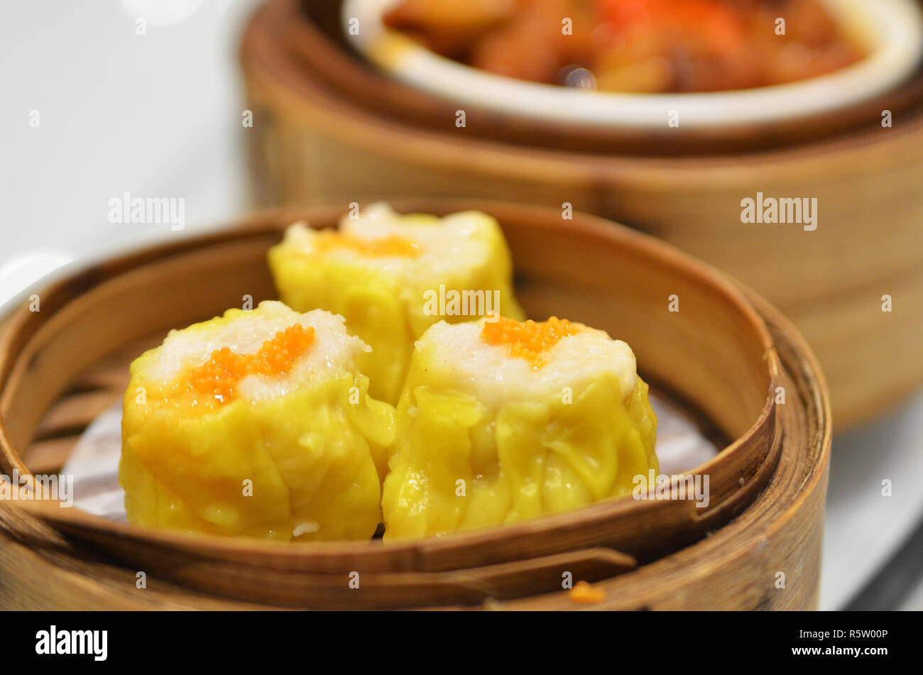 Chinese dim sum Shumai Stock Photo - Alamy