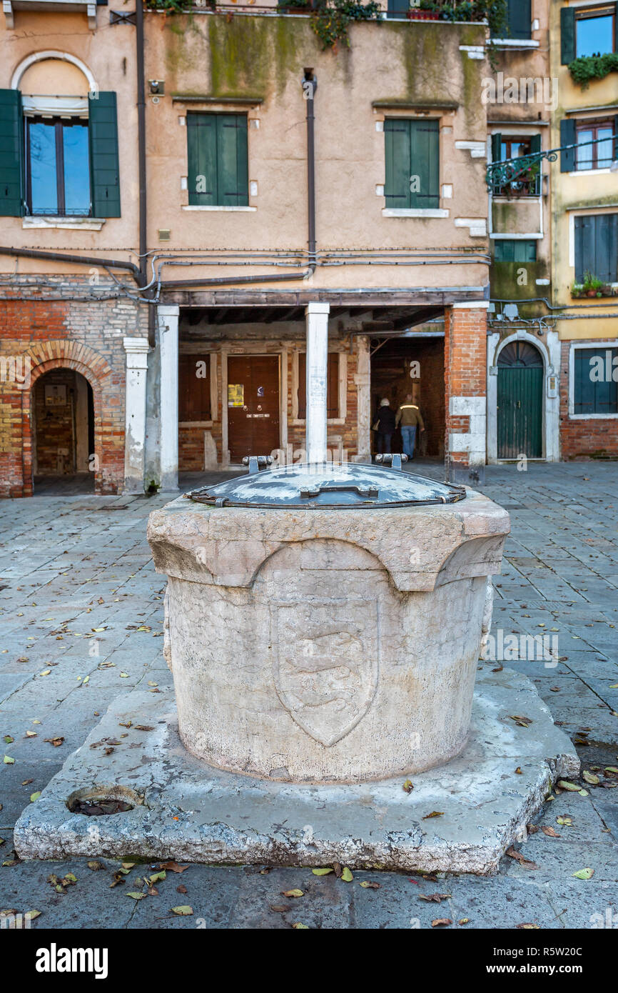 Venetian water cisterns hi-res stock photography and images - Alamy