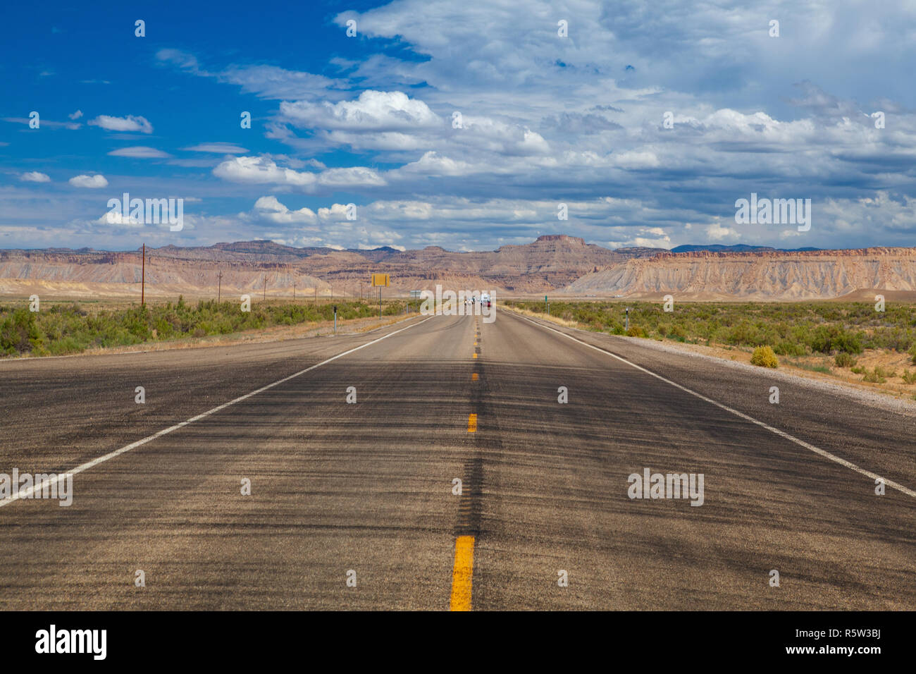 The typical long american highway in desert , Utah, USA Stock Photo - Alamy