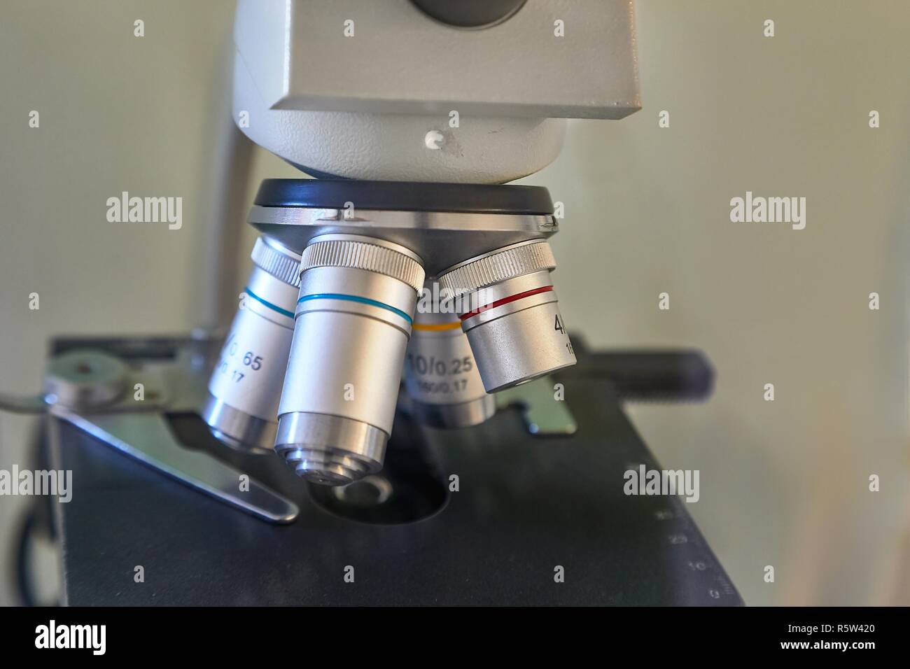 Microscope lens paper hi-res stock photography and images - Alamy