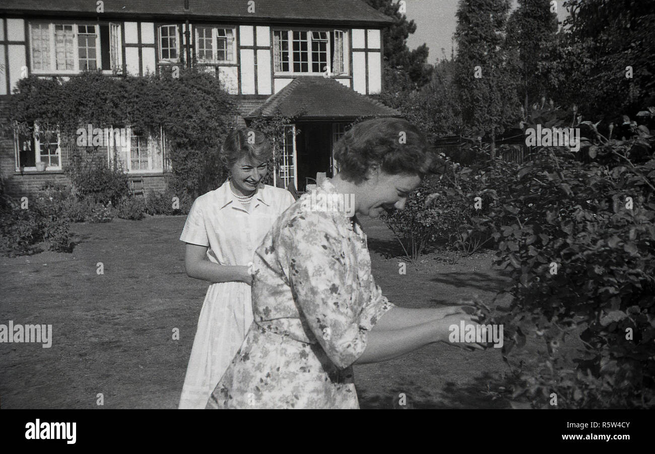 1950s garden black white hi-res stock photography and images - Alamy