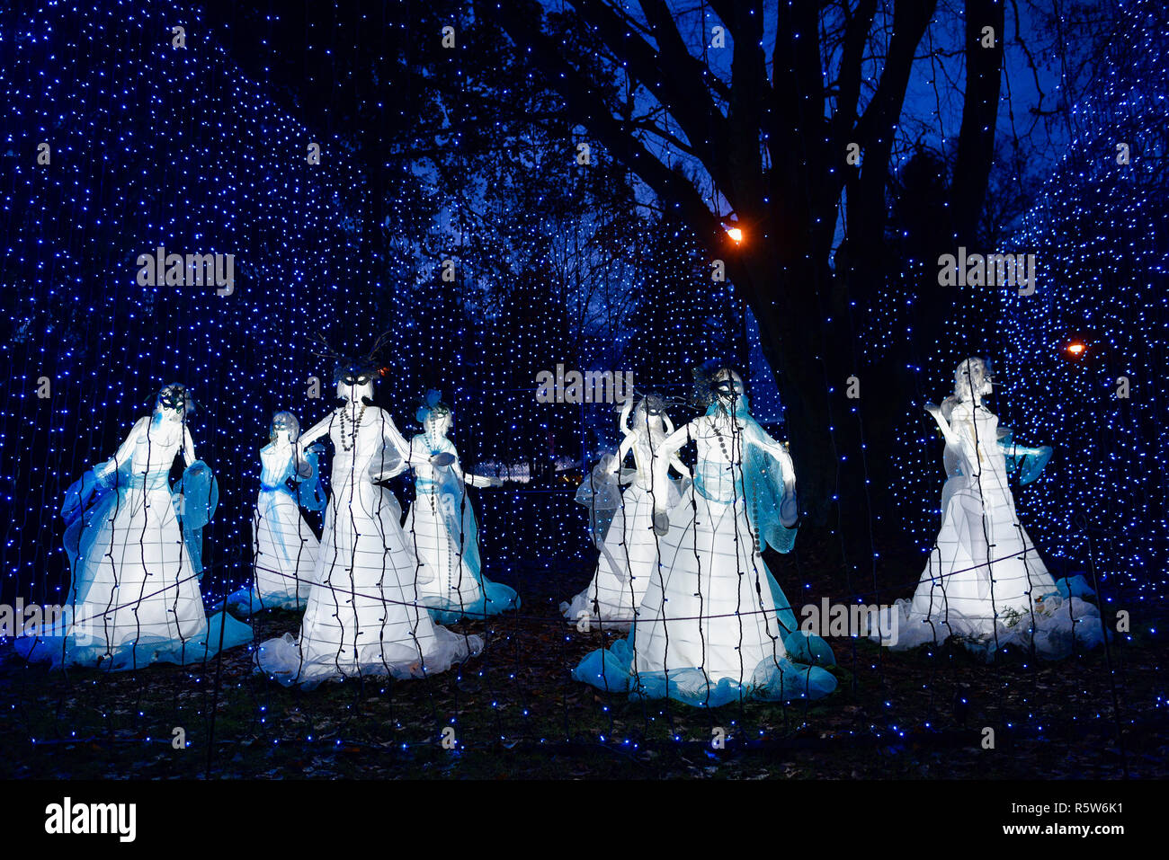 Nine ladies dancing hi-res stock photography and images - Alamy