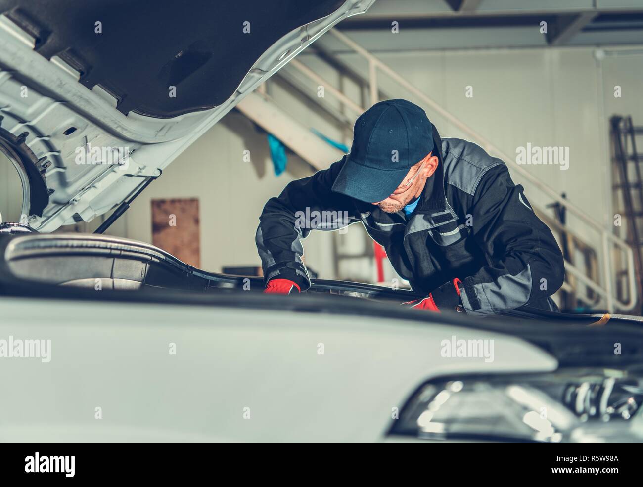 Mechanic on duty hi-res stock photography and images - Alamy