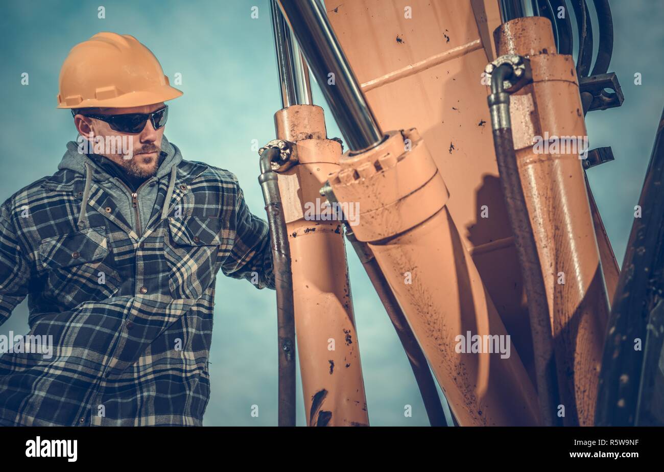 Excavator Hydraulic Boom Repair. Heavy Duty Machinery Mechanic in ...