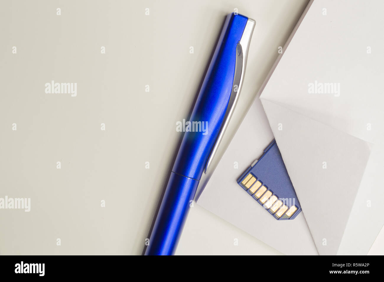 Sd memory card and pen background Stock Photo - Alamy