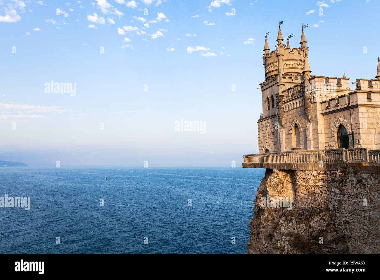 Swallow Nest Castle in Crimea in autumn evening Stock Photo - Alamy