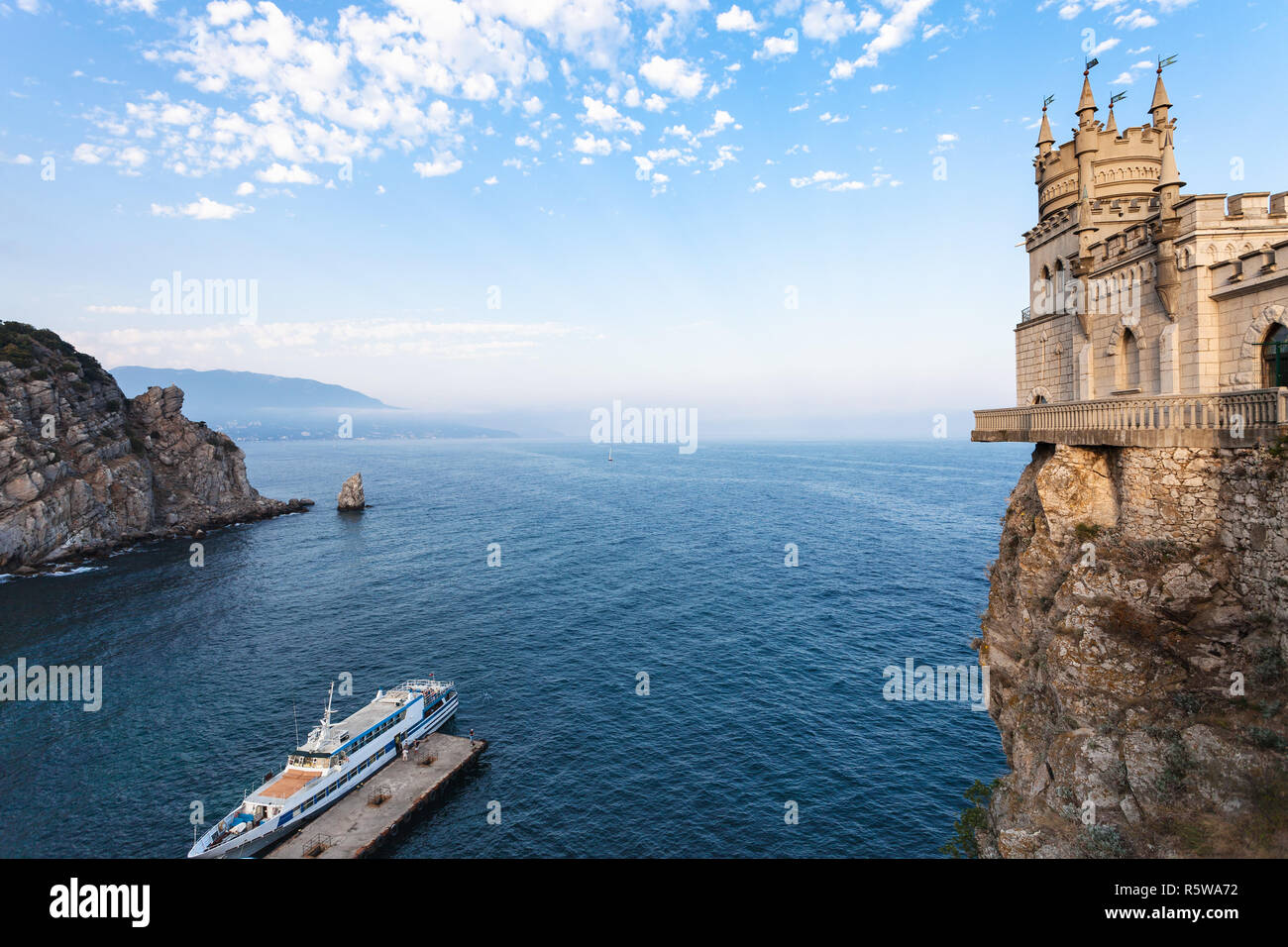 ship and Swallow Nest castle over Black Sea Stock Photo - Alamy