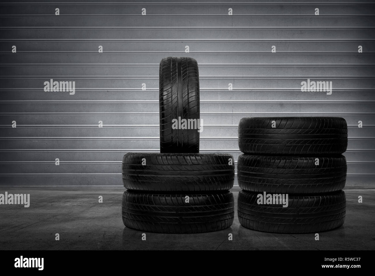 Stack of car tires Stock Photo - Alamy