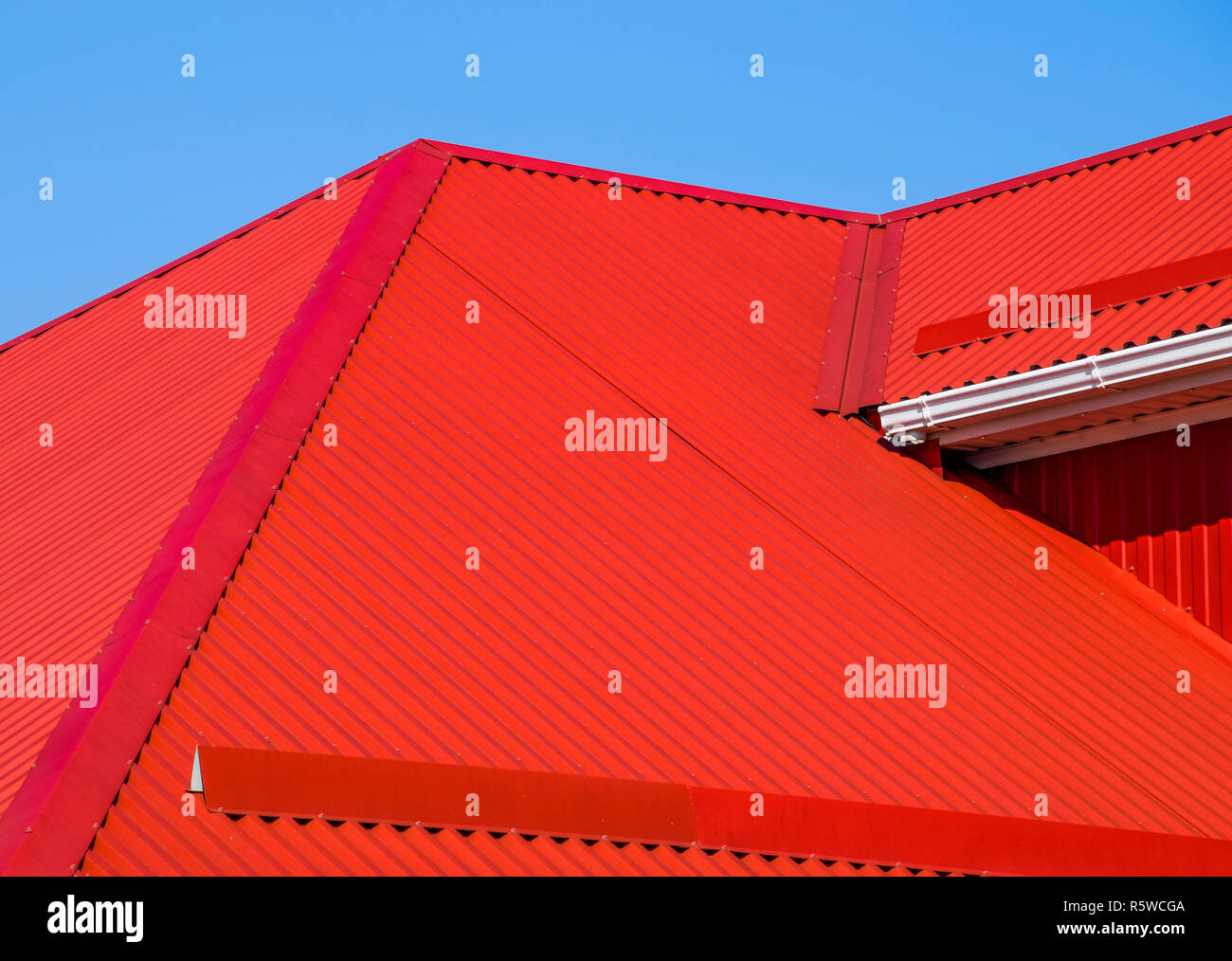 Red corrugated roof Stock Photo - Alamy