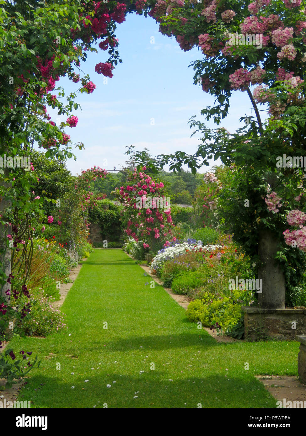 Long border hi-res stock photography and images - Alamy