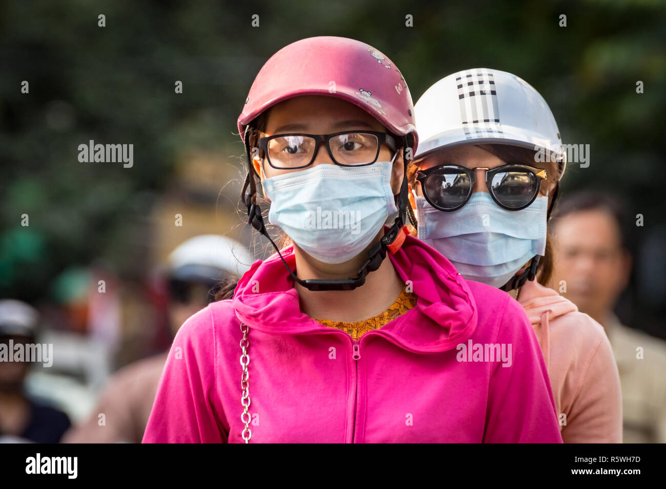 Pollution masks asia hi-res stock photography and images - Alamy