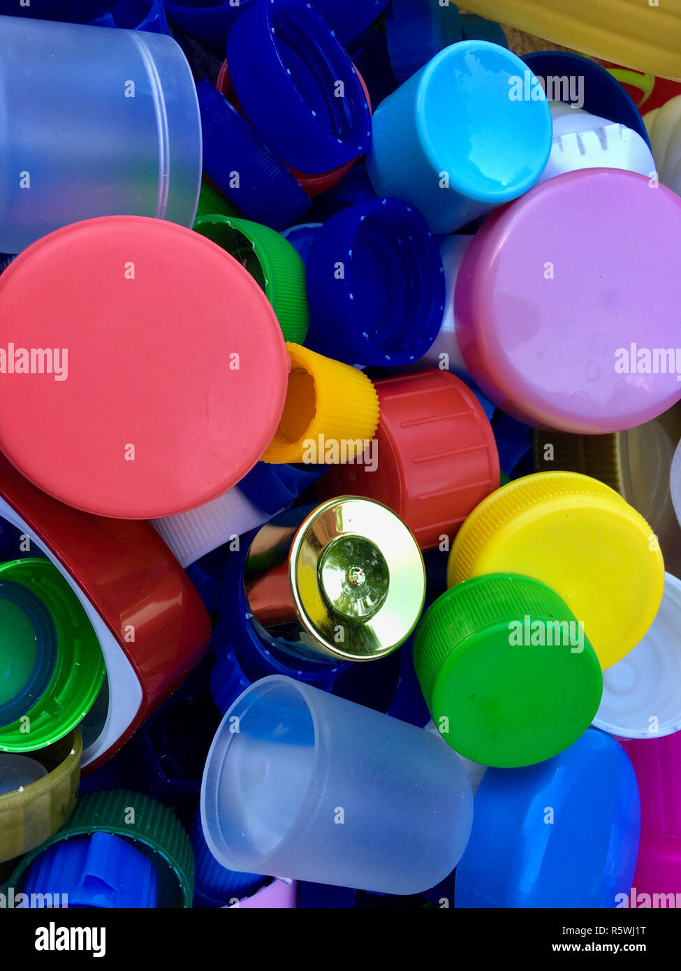Plastic lids hi-res stock photography and images - Alamy
