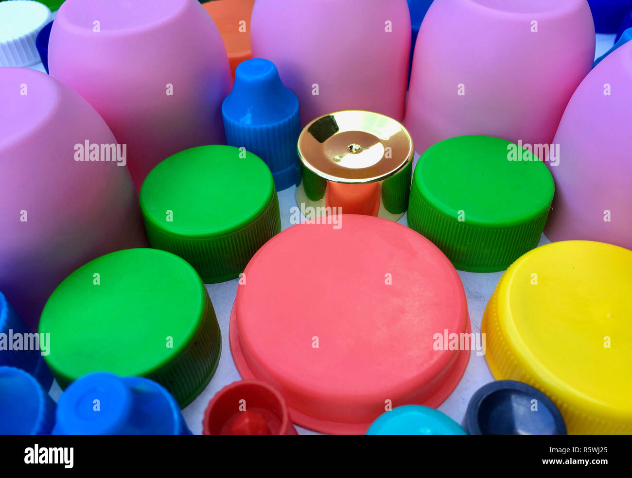 Plastic lids hi-res stock photography and images - Alamy