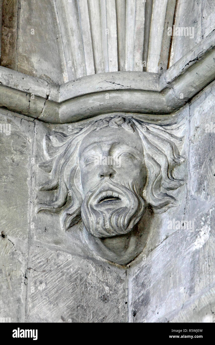 Carved stone corbels hi-res stock photography and images - Alamy