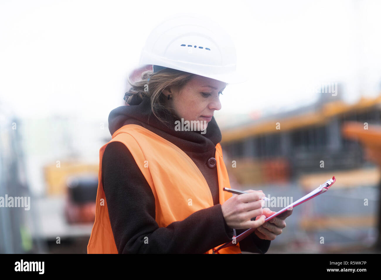 Hard hat clipboard hi-res stock photography and images - Alamy