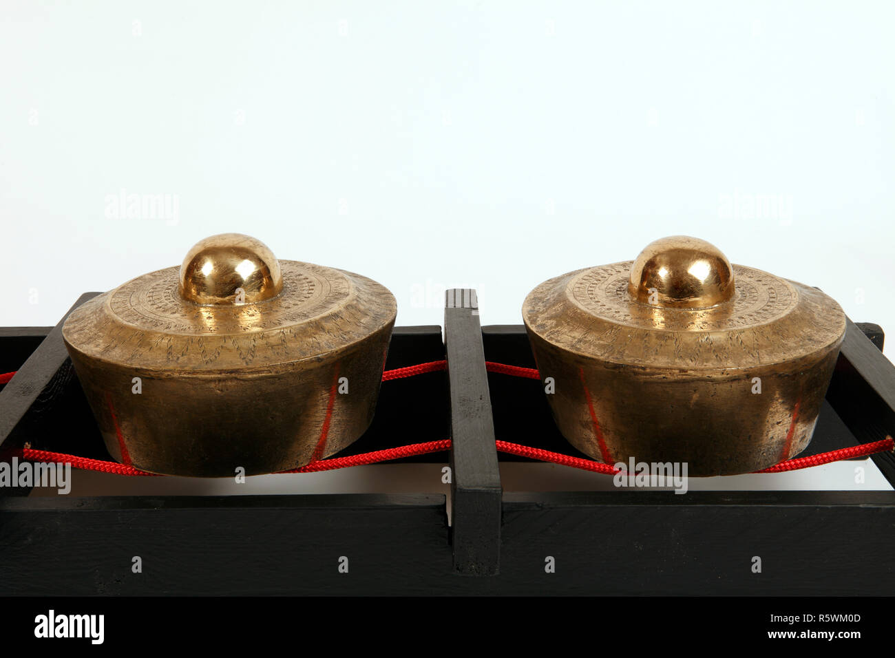 Kettle gongs hi-res stock photography and images - Alamy