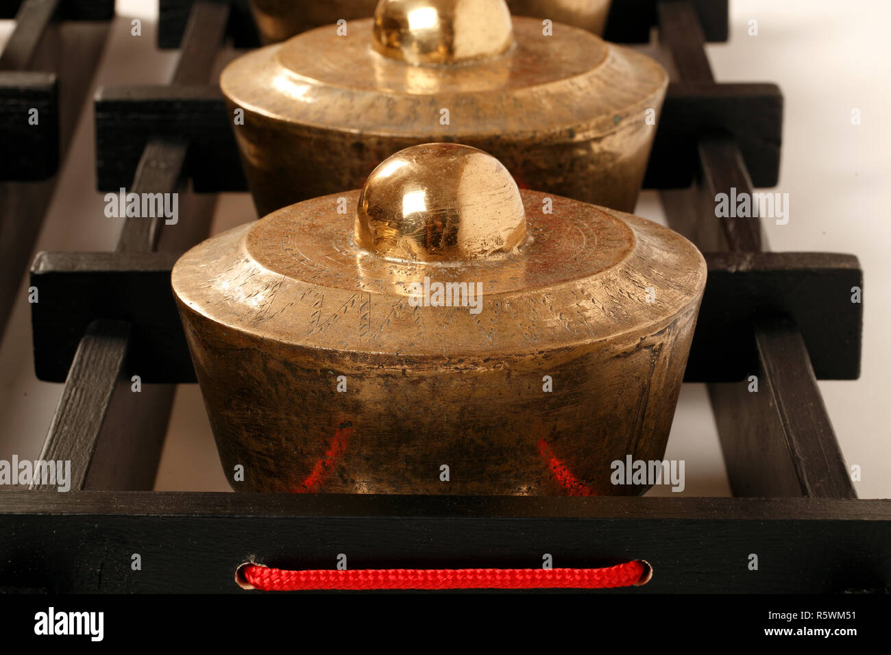 Kettle gong hi-res stock photography and images - Alamy