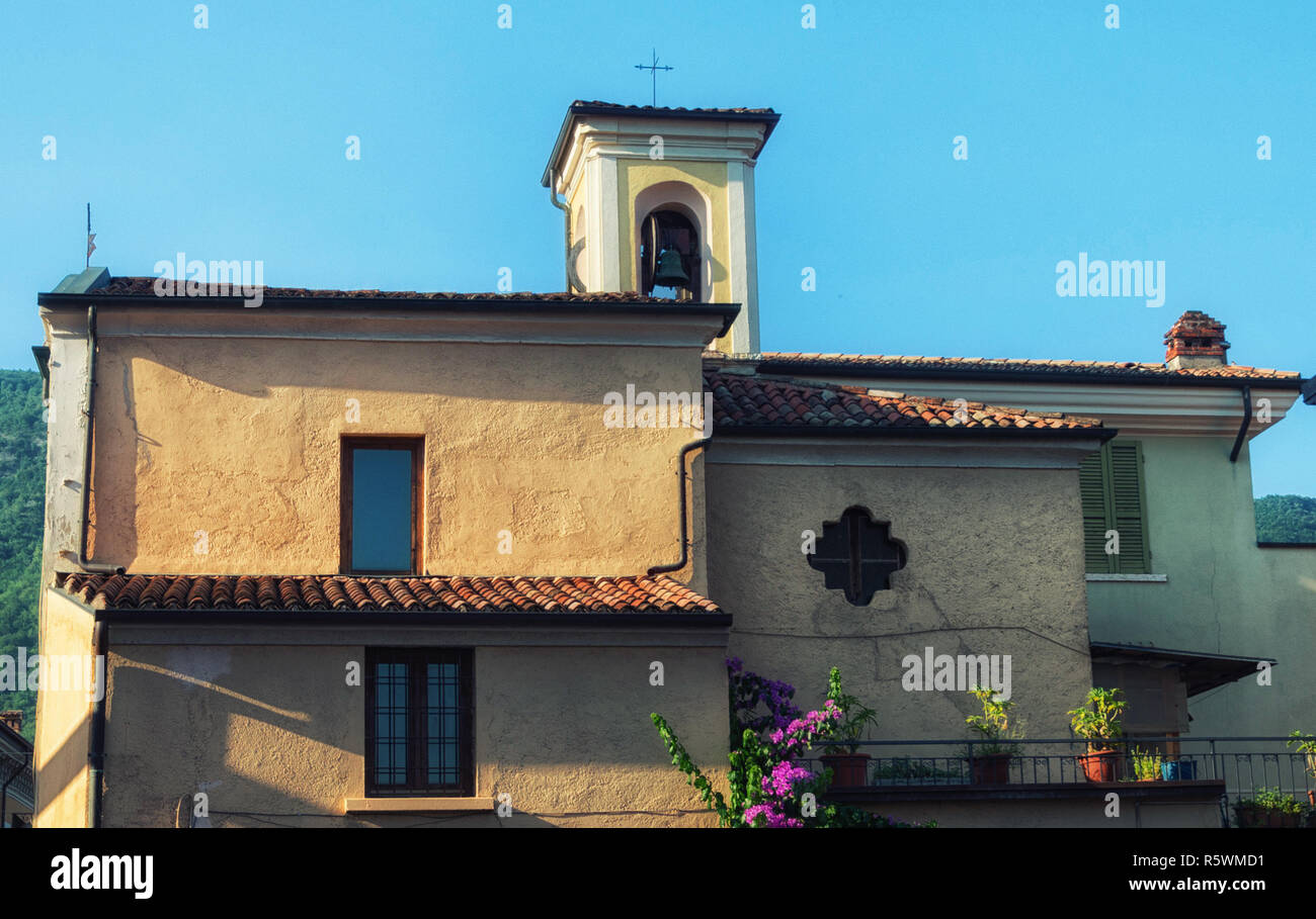 traditional italian house on the street Stock Photo - Alamy
