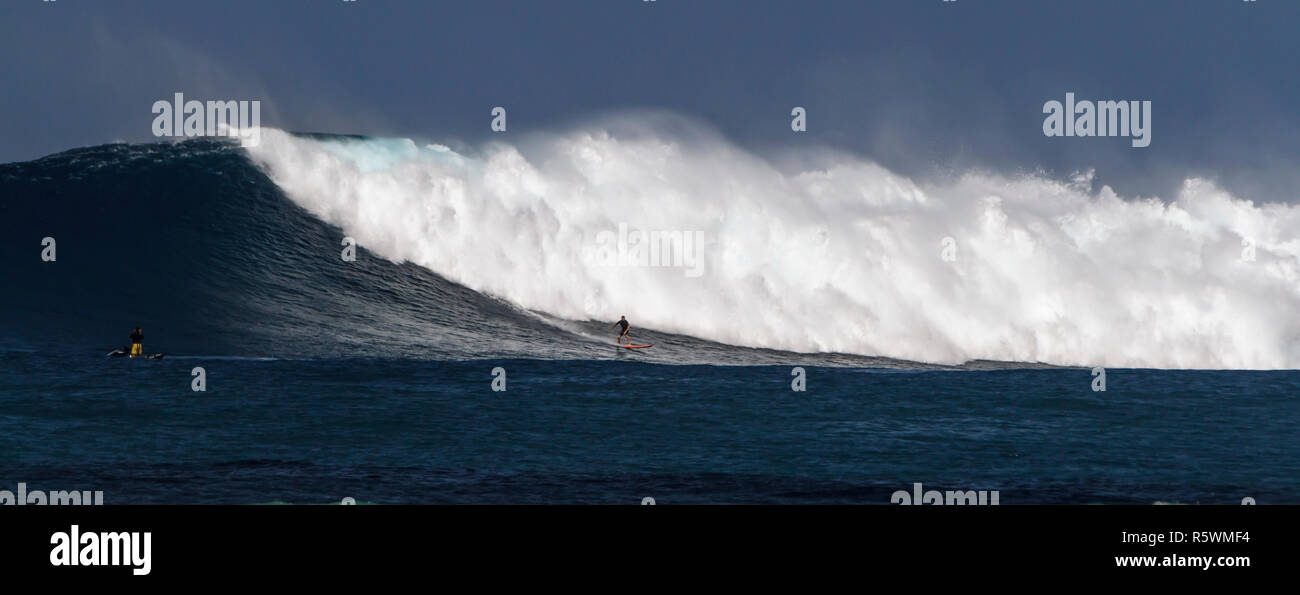 Surfing waves in Hawaii Stock Photo - Alamy