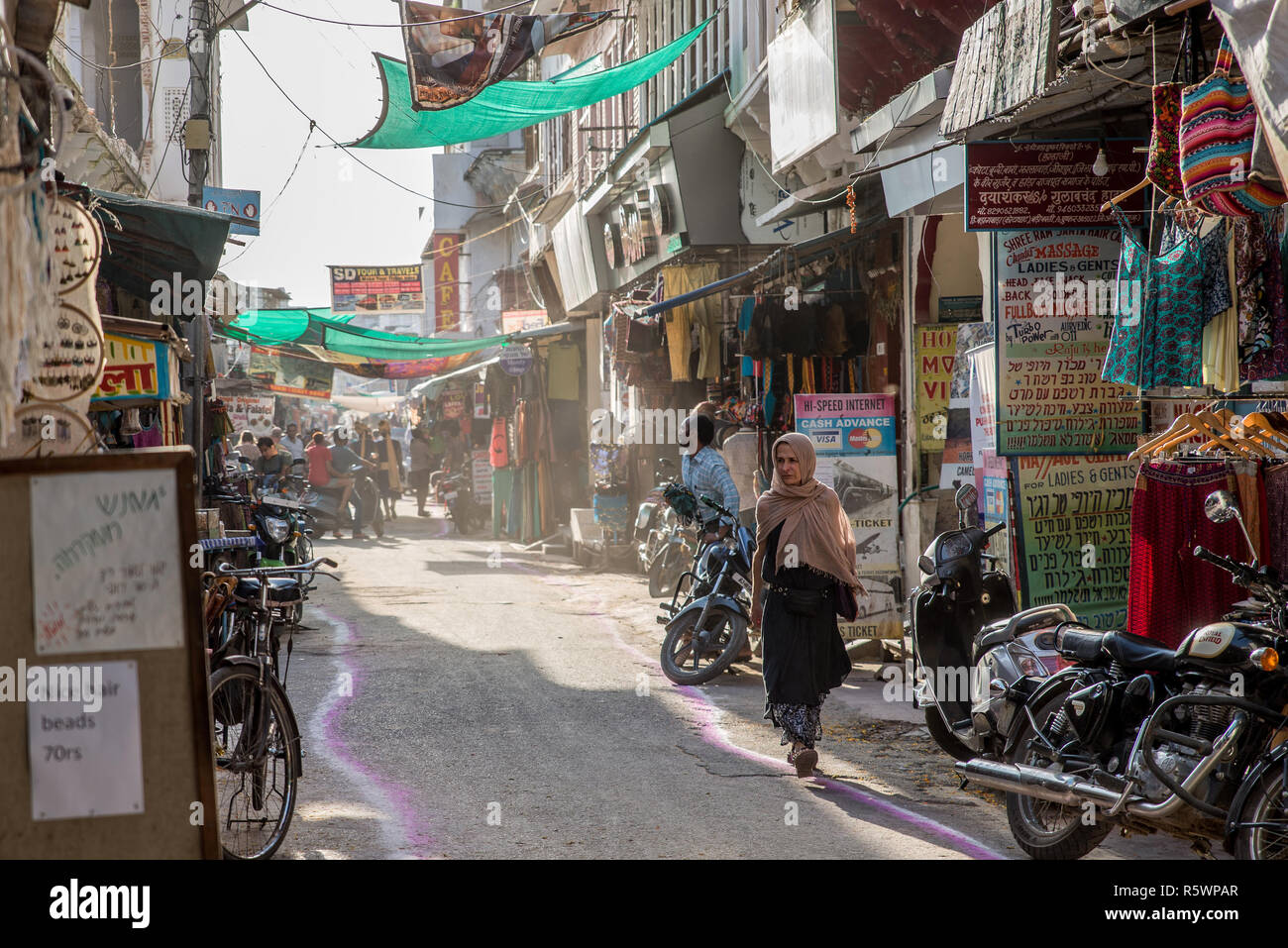 Indian street sellers hi-res stock photography and images - Alamy