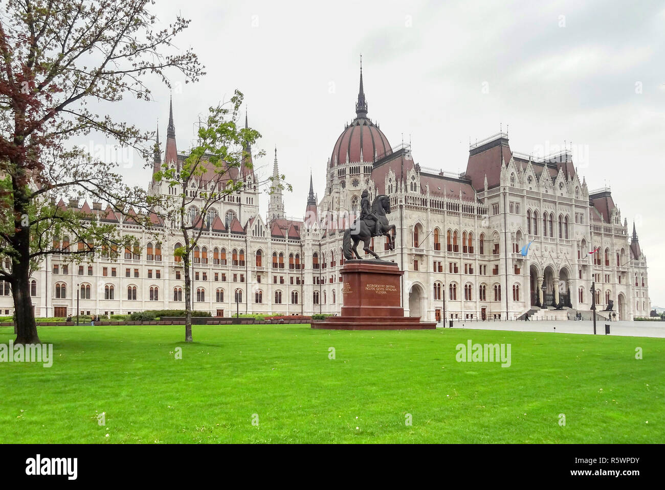 Hungarian parliament building model hi-res stock photography and images ...