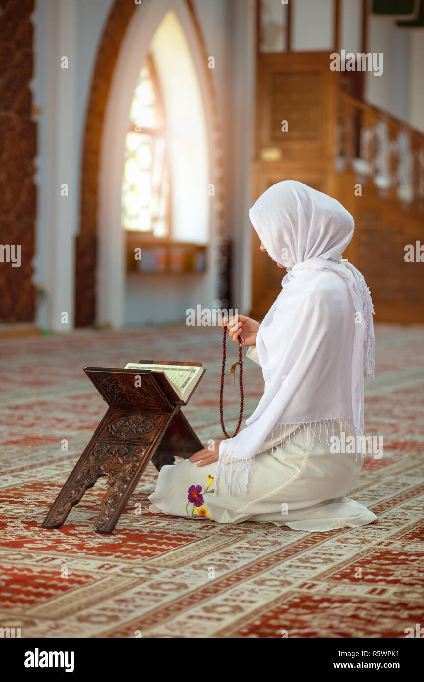 Subha Muslim Prayer Beads High Resolution Stock Photography and Images ...