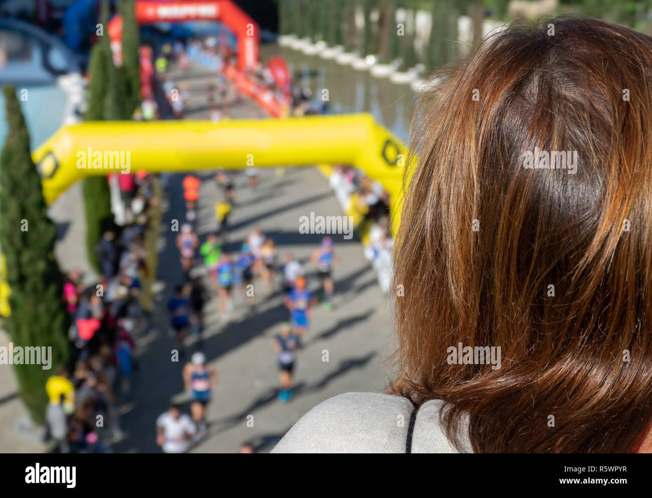 Crowd of runners rear view hi-res stock photography and images - Alamy