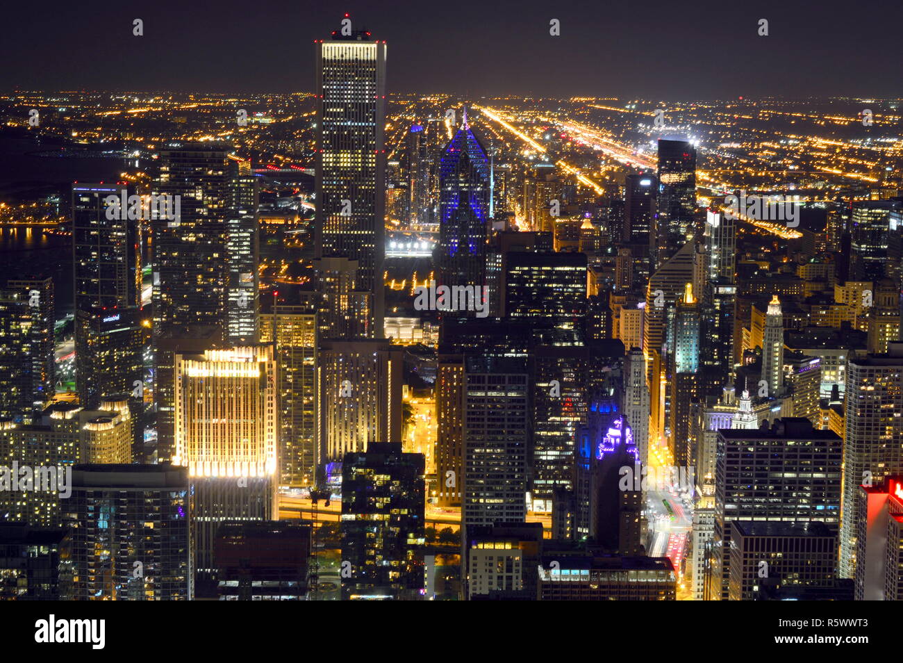 Aerial view chicago lakefront night hi-res stock photography and images ...
