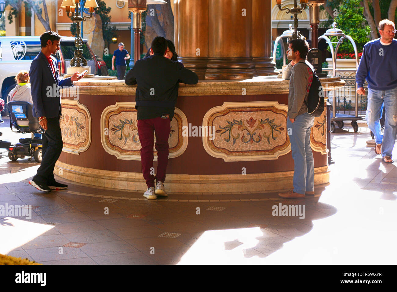 Valet parking hi-res stock photography and images - Alamy