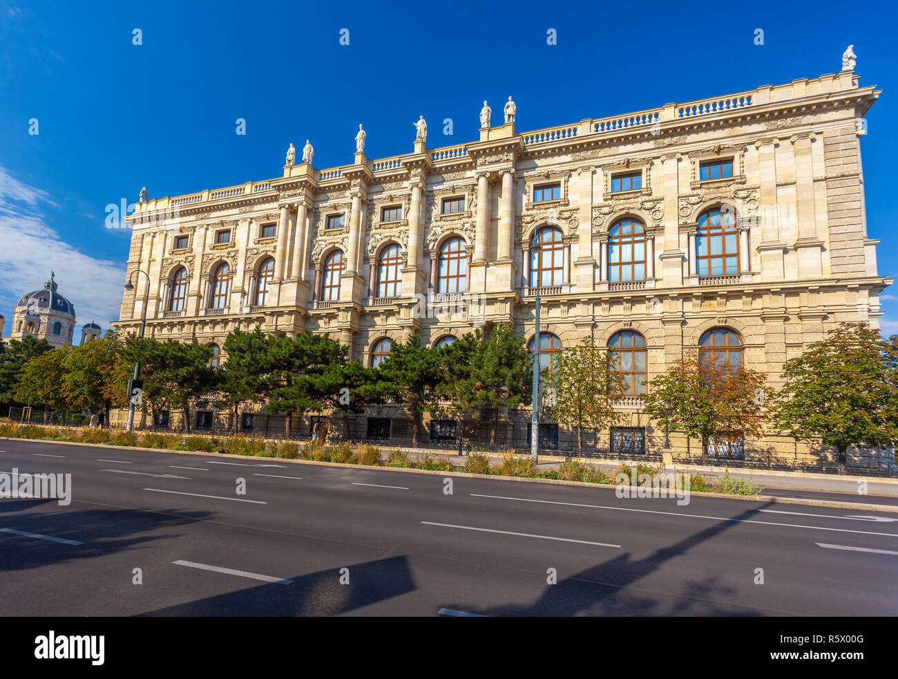 Historic builing hi-res stock photography and images - Alamy