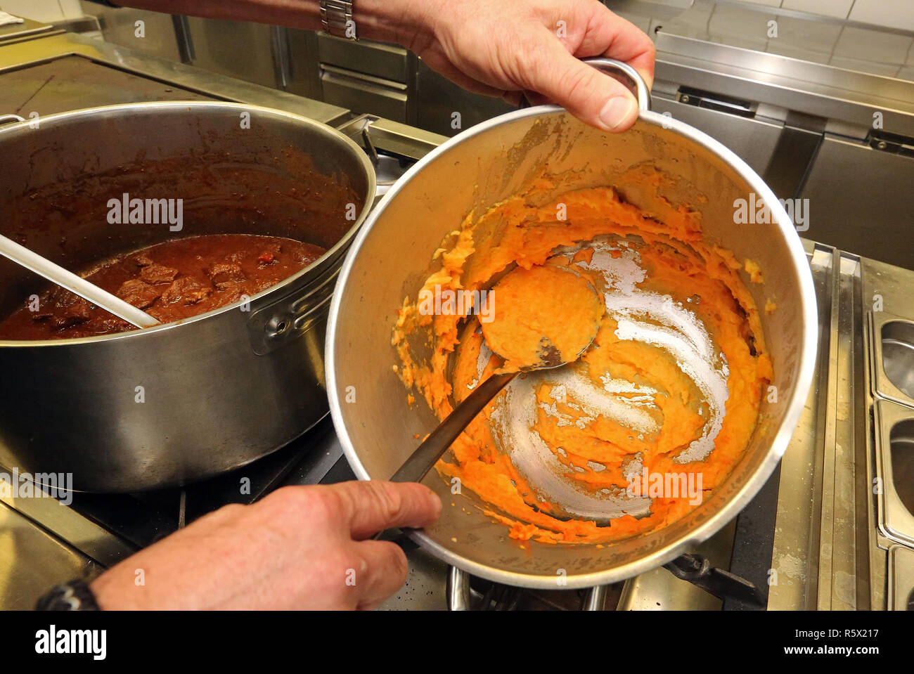 carrot mashed potatoes Stock Photo - Alamy