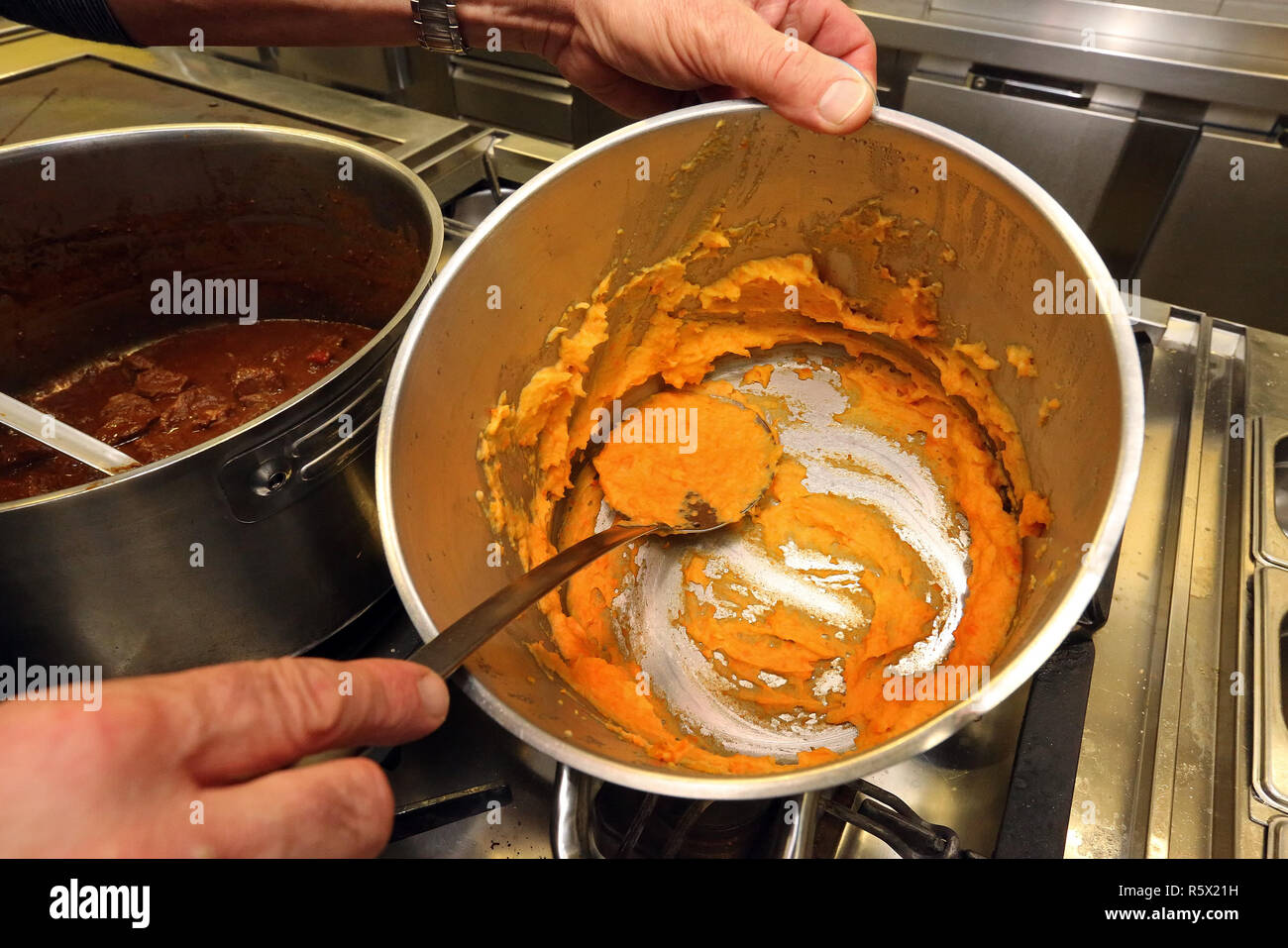 carrot mashed potatoes Stock Photo - Alamy
