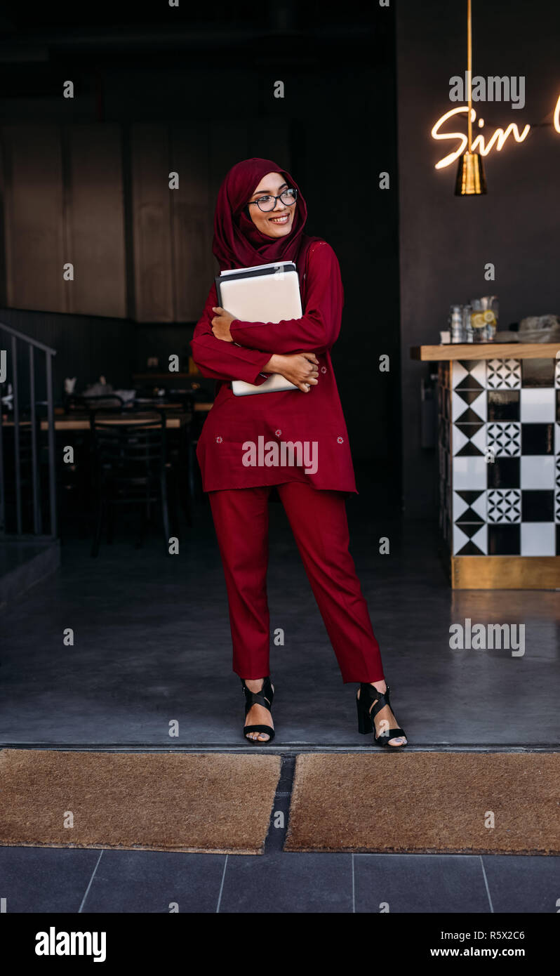 Muslim female muslim hi-res stock photography and images - Alamy